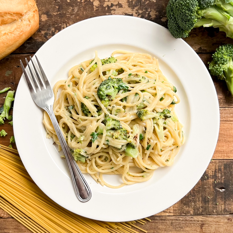 🌿 Creamy Broccoli Garlic Spaghetti: A Comfort Dish That Brings Everyone ...